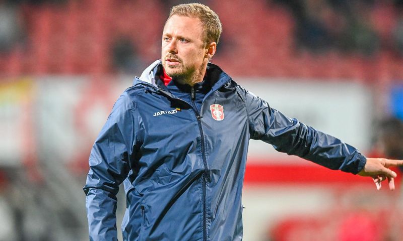 Woede-uitbarsting bij trainer Dordrecht: "Ik heb een bord doormidden ...