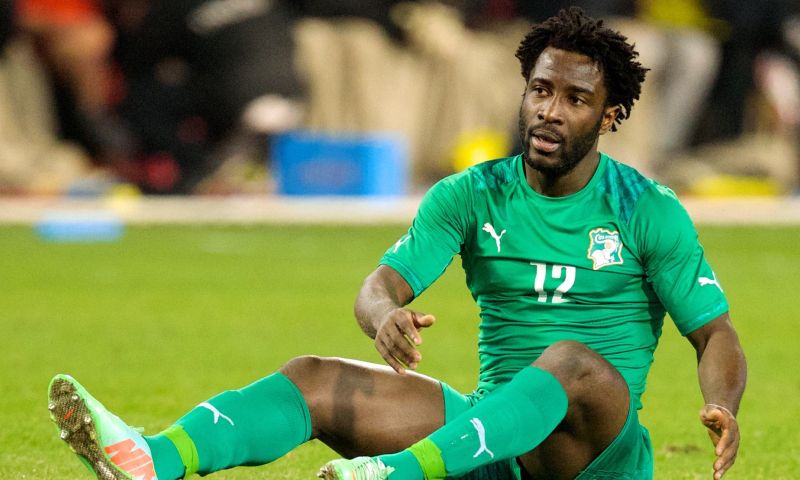 Bony begint op de bank: 'Grote meneer, merk je ook wel echt in de ...