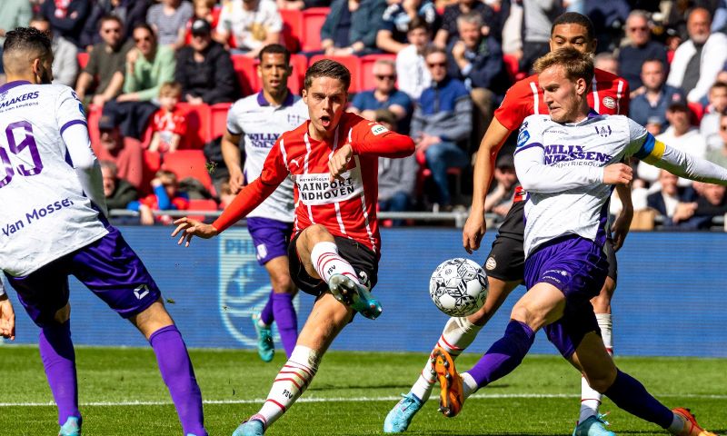 PSV hoeft niet voluit tegen zwak RKC, treffer Veerman hoogtepunt PSV hoeft niet voluit tegen zwak RKC, treffer Veerman hoogtepunt