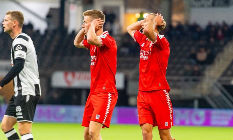 Twente loopt duur puntenverlies op in Twentse derby tegen dapper tiental Heracles