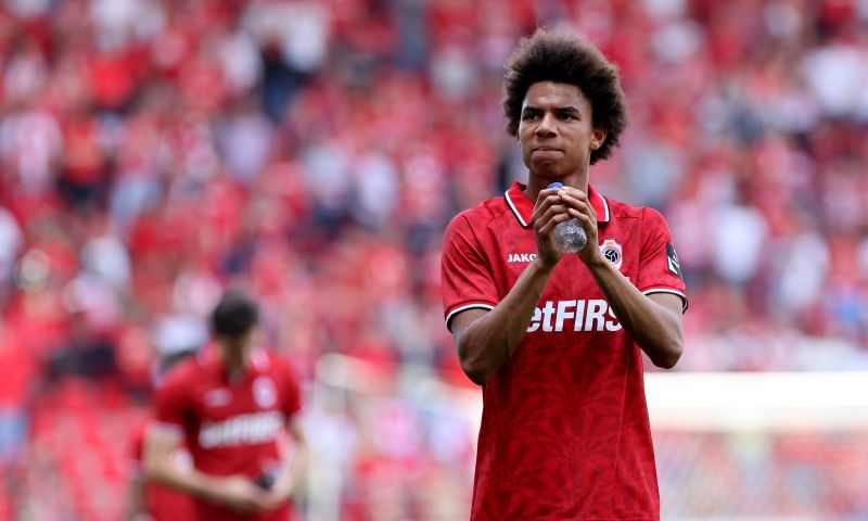 'Deel van staf van Feyenoord geïnteresseerd in Stengs, transfer ...