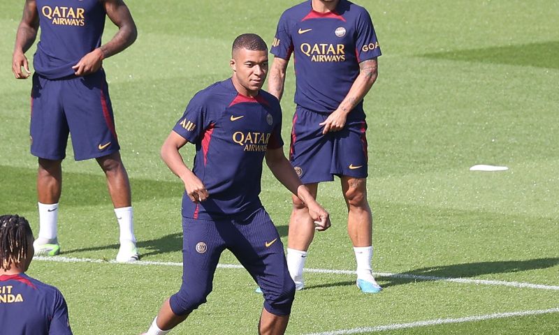 'Mbappé staat open voor verlenging bij vertrek Neymar, optimisme heerst bij PSG'