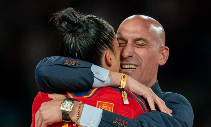 Commotie in Spanje: bondsvoorzitter kust Hermoso op de mond na behalen wereldtitel