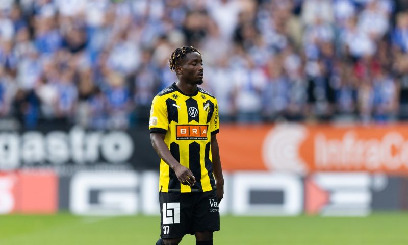 'Sadiq meldt zich voor keuring bij AZ en vliegt daarna terug voor ...