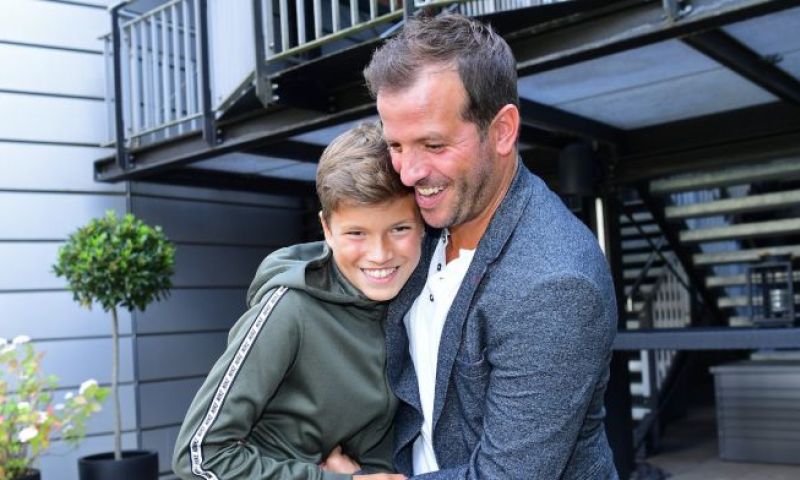 Ajax heeft eindelijk beet: 17-jarige Damian van der Vaart tekent contract
