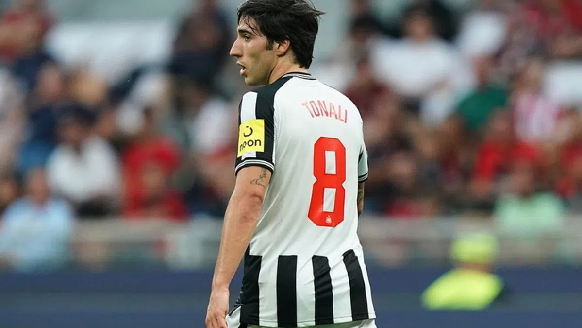 'Gokverslaafde Tonali krijgt tien maanden schorsing en kan streep ...