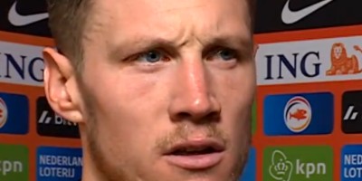 Bekijk hier de beelden terug: Weghorst zichtbaar geïrriteerd na ...