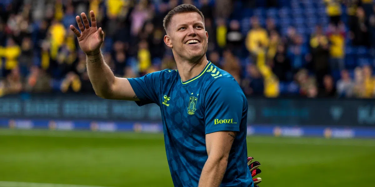 Wie is Patrick Pentz, de doelman waar Feyenoord en Ajax voor op de ...