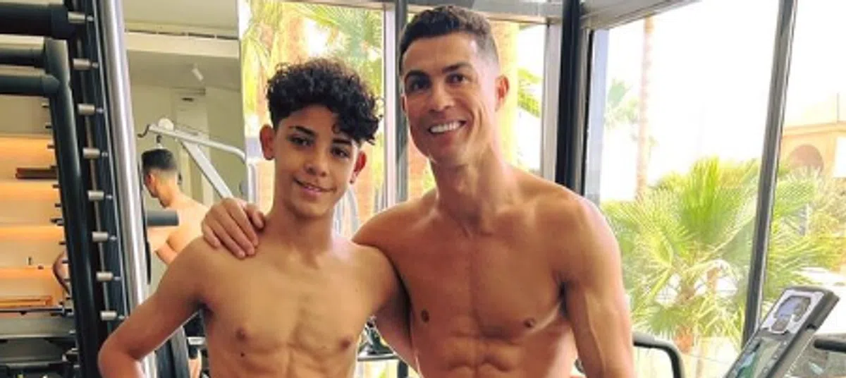 Zo vader, zo zoon: Ronaldo Jr. toont samen met zijn oude heer zijn ...