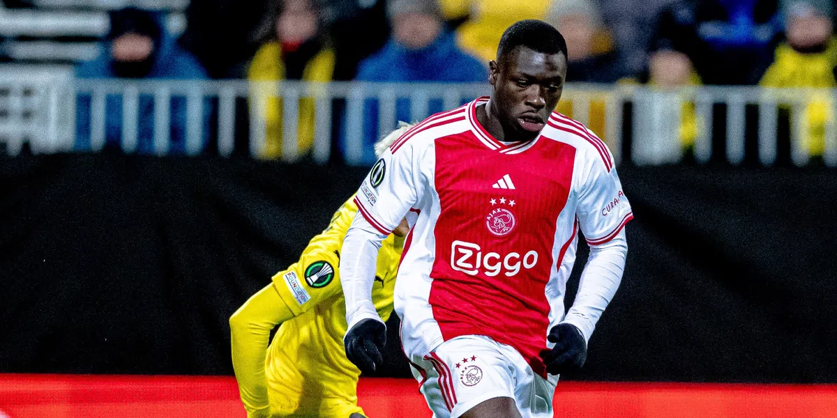 Van 't Schip duidt de blessure van Brobbey en dit is de kans op meespelen tegen AZ