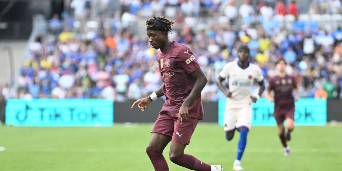 Wie is Joel Ndala, het Manchester City-talent dat door PSV is ...