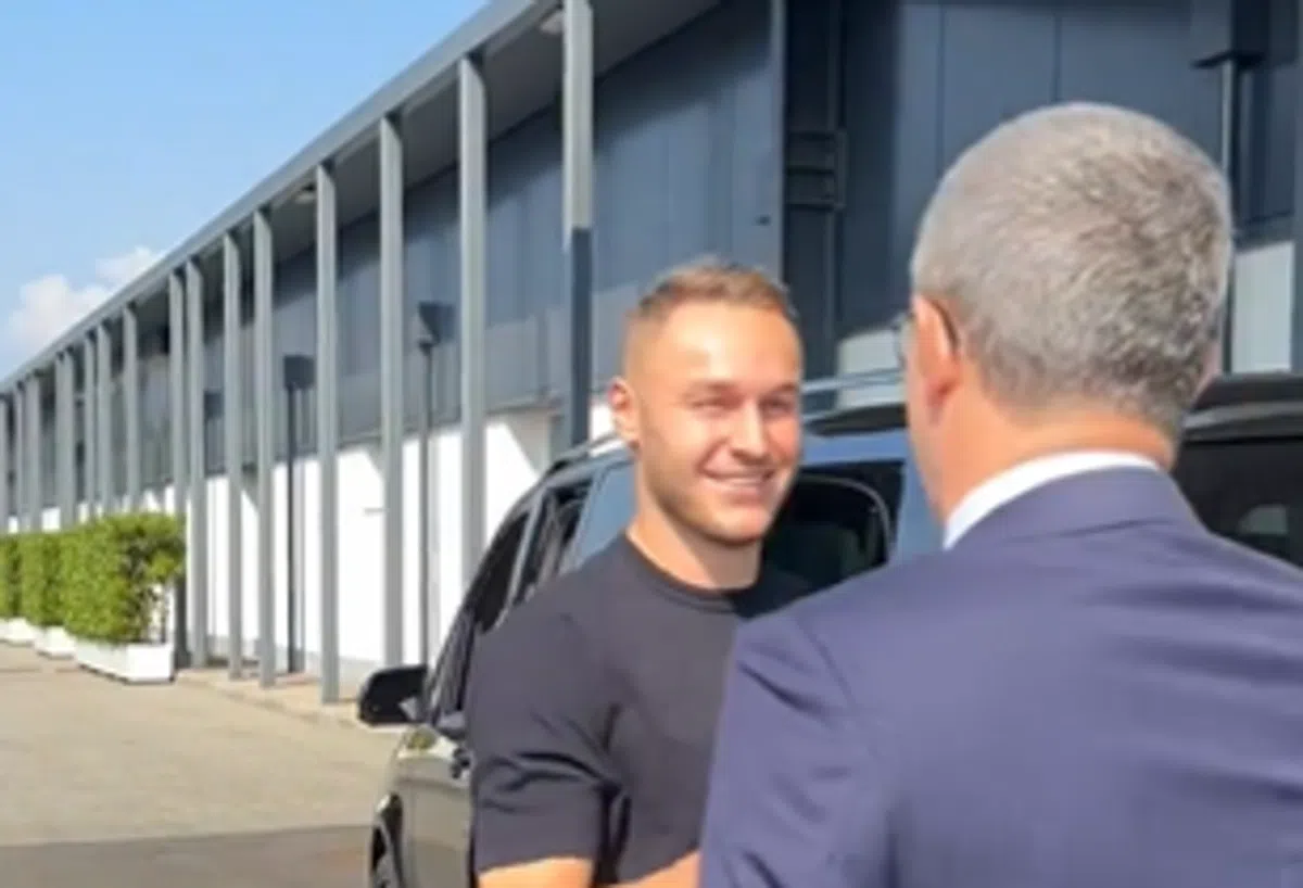 Daar zijn de beelden: Koopmeiners arriveert om transfer naar Juventus ...
