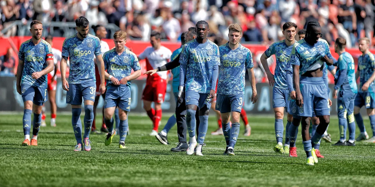 Kranten vellen hard oordeel over tandeloos Ajax: 'Een draai om de oren'