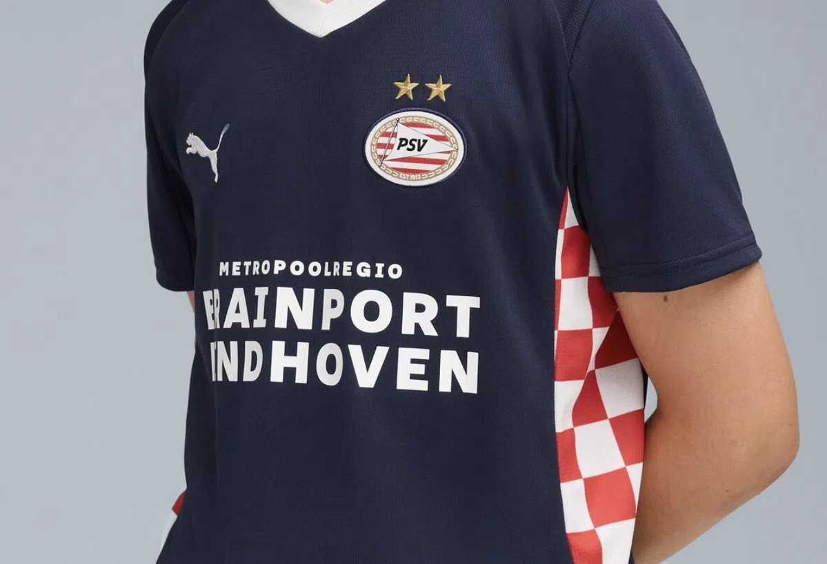 Donkerblauw en Brabants rood-wit: dit is het nieuwe uittenue van PSV ...