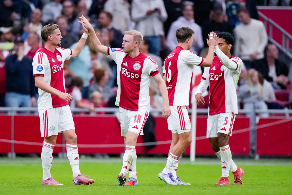 Vermoedelijke opstelling Ajax: Heitinga verrast met nieuwe naam op de rechterflank