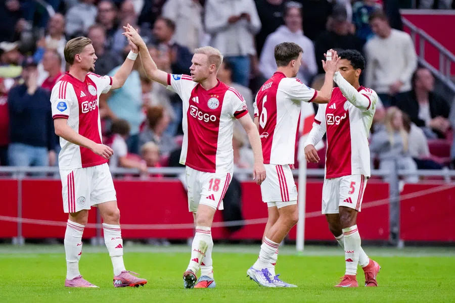 Vermoedelijke opstelling Ajax: Heitinga verrast met nieuwe naam op de rechterflank