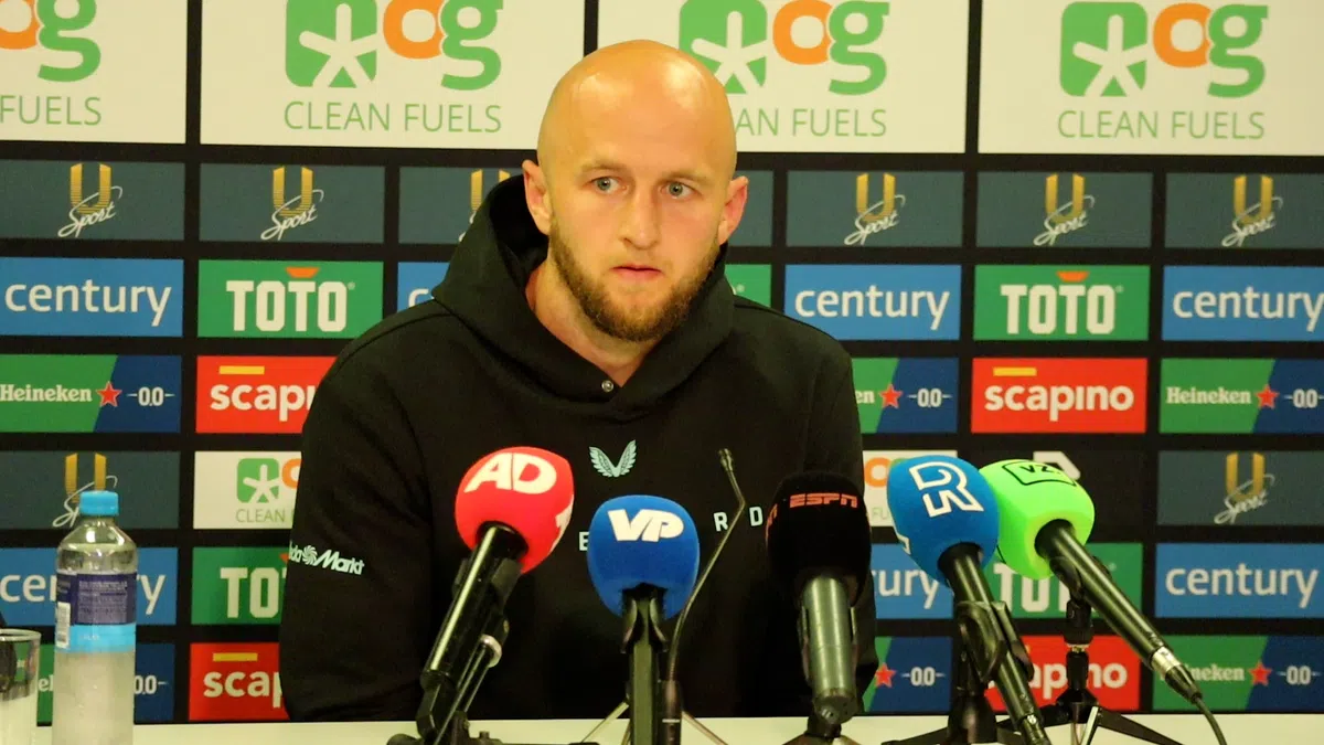 Trauner verdedigt scrum bij Feyenoord: 'Als we dat doen, dan praat ...